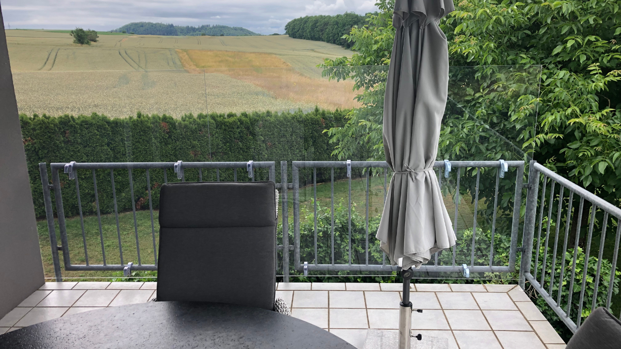 Flexibler & transparenter Windschutz: Perfekt für außen